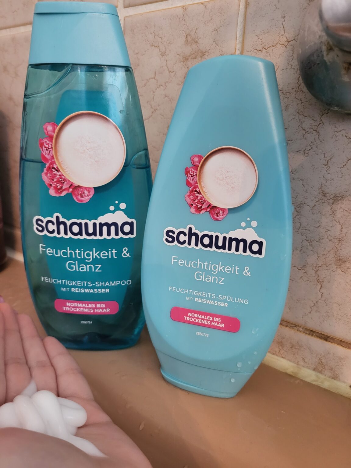 Schauma Feuchtigkeit & Glanz Shampoo & Spülung - Tina testet
